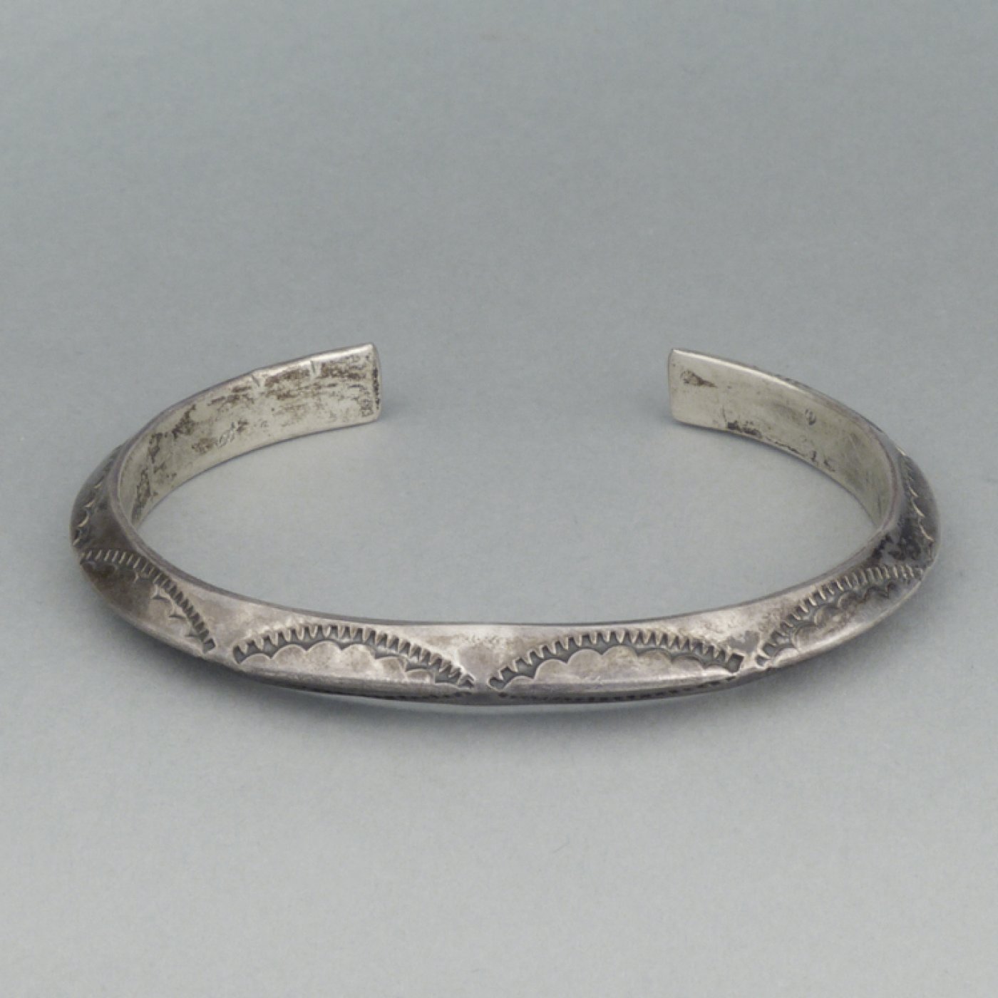 Stamped Silver Triangle Wire Bracelet c.1970 | Shiprock Santa Fe