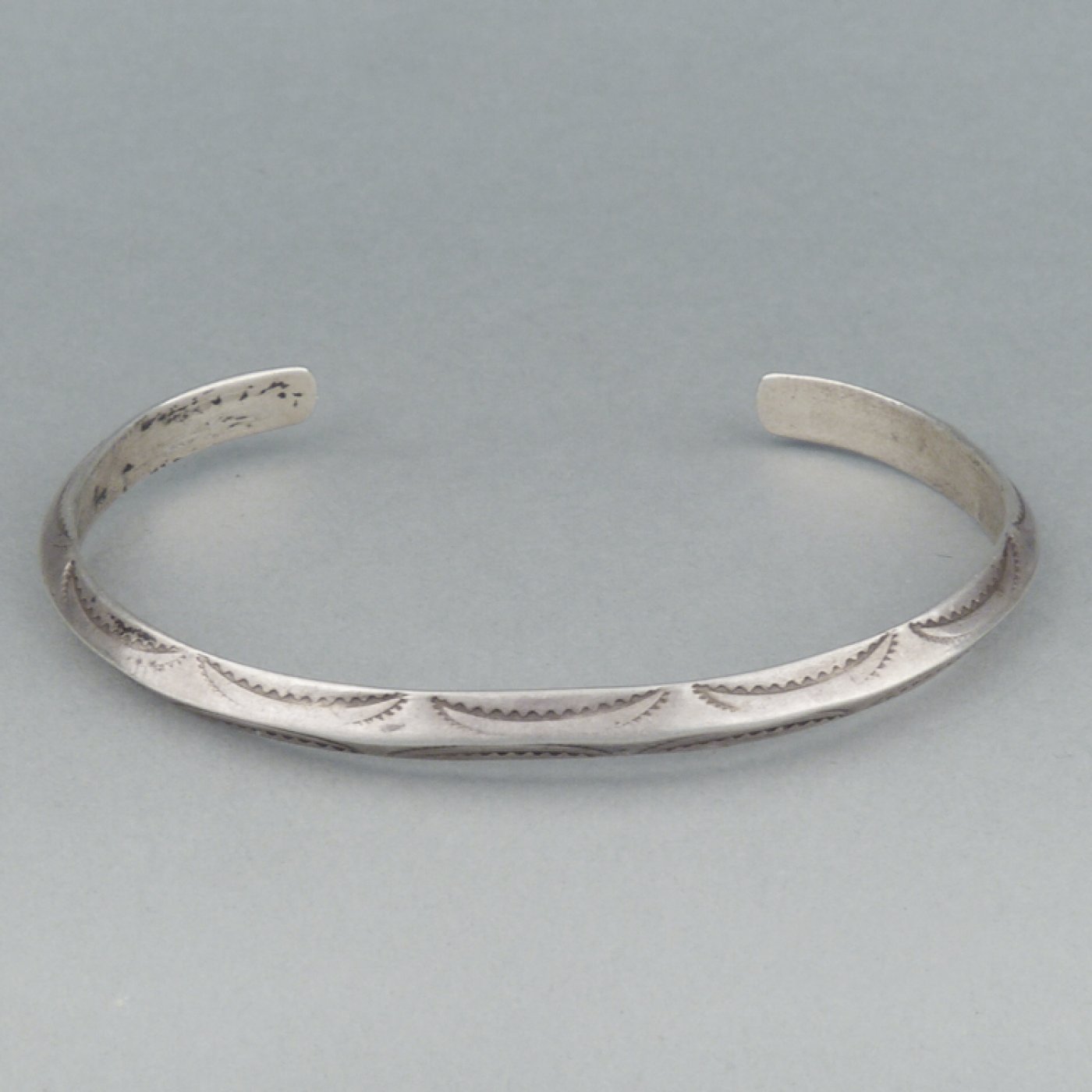 Stamped Silver Triangle Wire Bracelet c.1940 | Shiprock Santa Fe